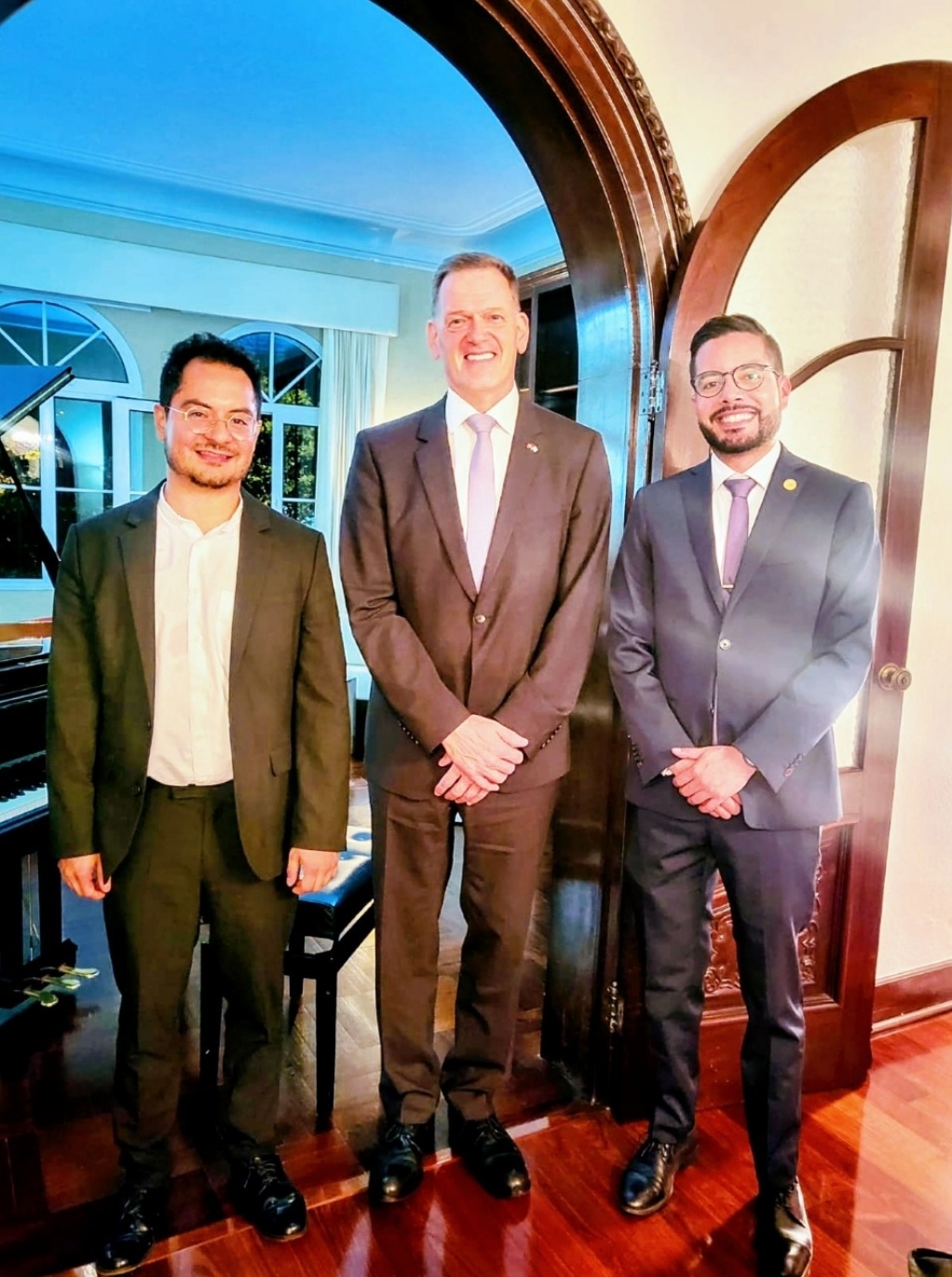 Representante de Nicaragua en Guatemala en Concierto del Pianista ...