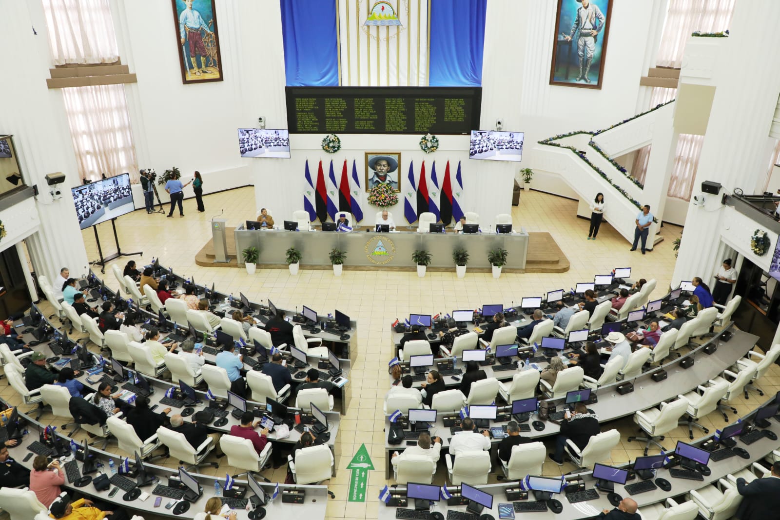 Asamblea Nacional ratifica renuncia de Marvin Aguilar y nombra a María ...